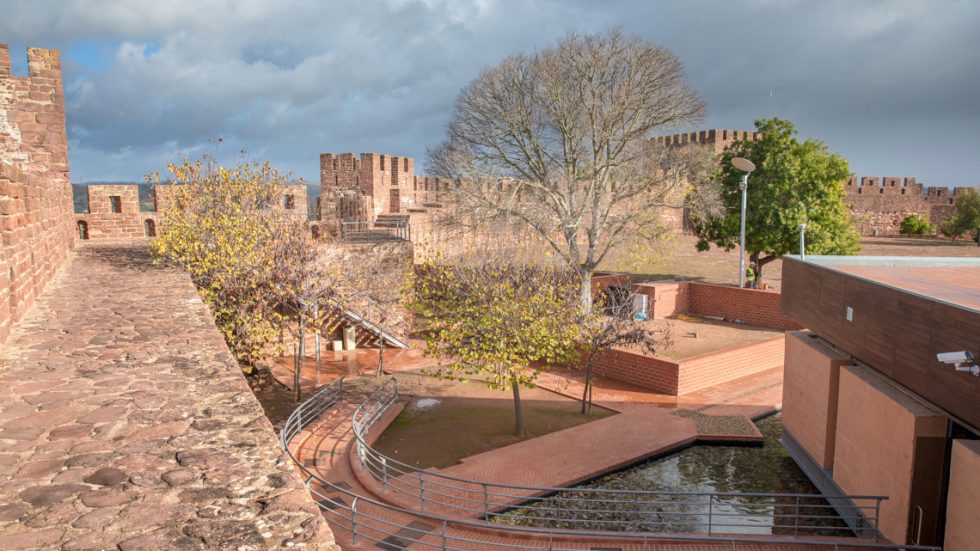 Visit one of the main attractions in the Algarve. The amazing Silves castle