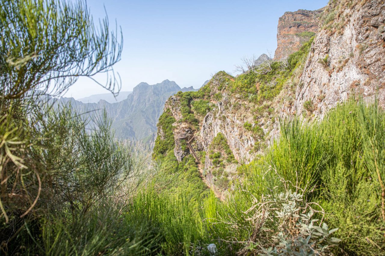 Peak to Peak walk in Madeira - Vereda Do Areeiro PR1 - Finally Lost